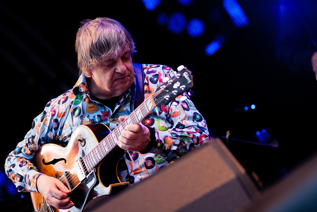 Philippe Catherine does not play music. He is music. - Brussels Express